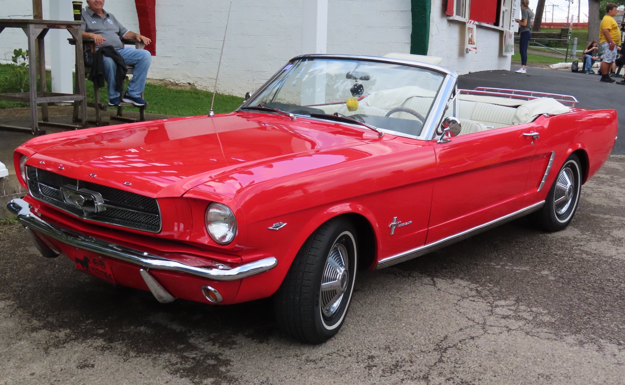 Solve 1965 Ford Mustang convertible jigsaw puzzle online with 135 pieces