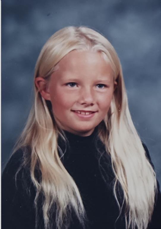 Solve sweet gal jigsaw puzzle online with 70 pieces