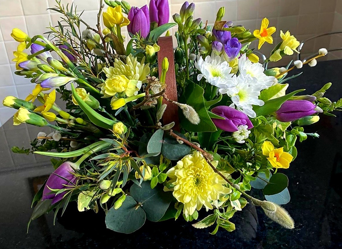 Solve Spring Flowers jigsaw puzzle online with 48 pieces
