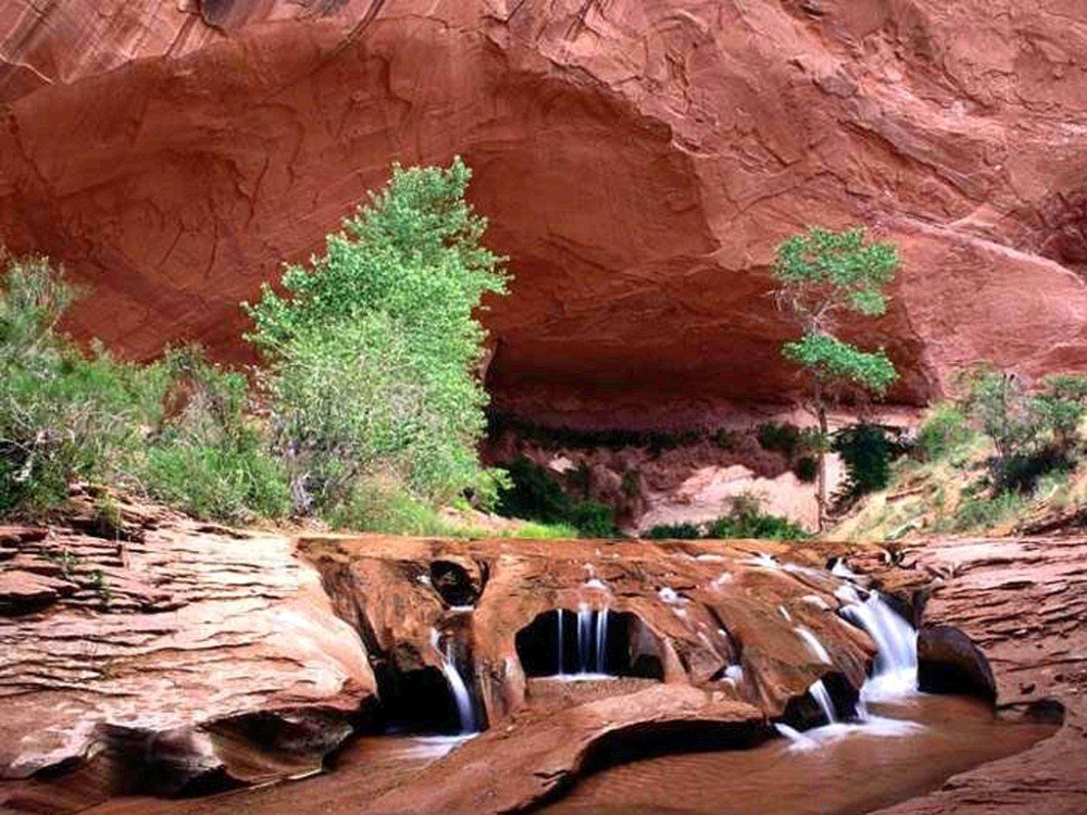 Solve red rocks over creek jigsaw puzzle online with 130 pieces