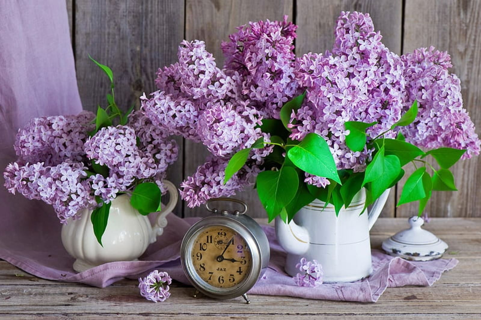 Solve Still life with lilac jigsaw puzzle online with 494 pieces