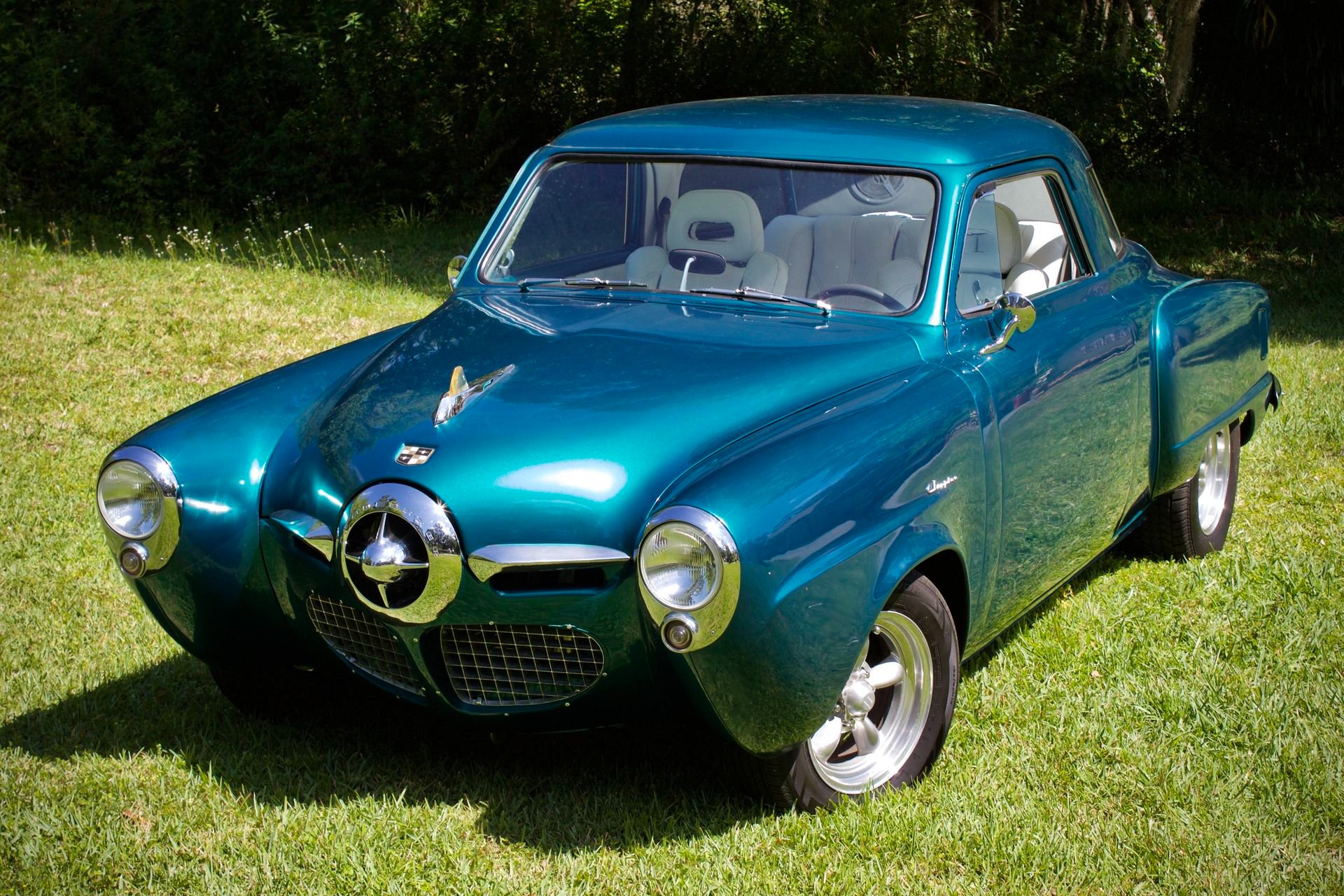 Solve 1950 Studebaker Champion jigsaw puzzle online with 77 pieces