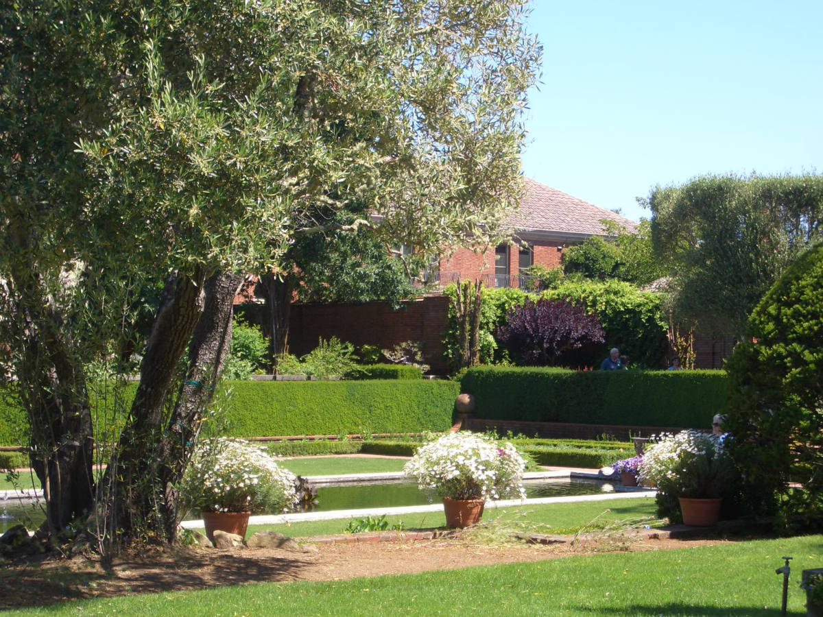 Solve Filoli Estate, California jigsaw puzzle online with 88 pieces