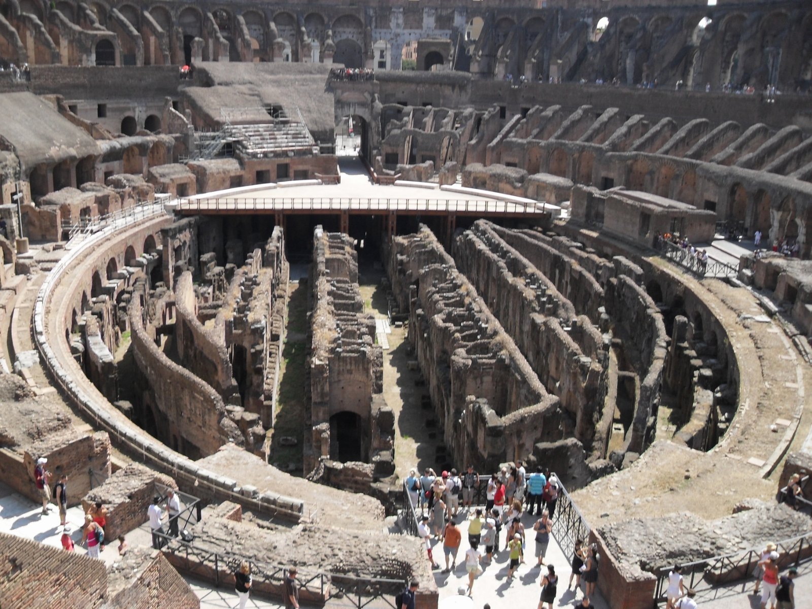 Solve Colosseum Rome jigsaw puzzle online with 48 pieces