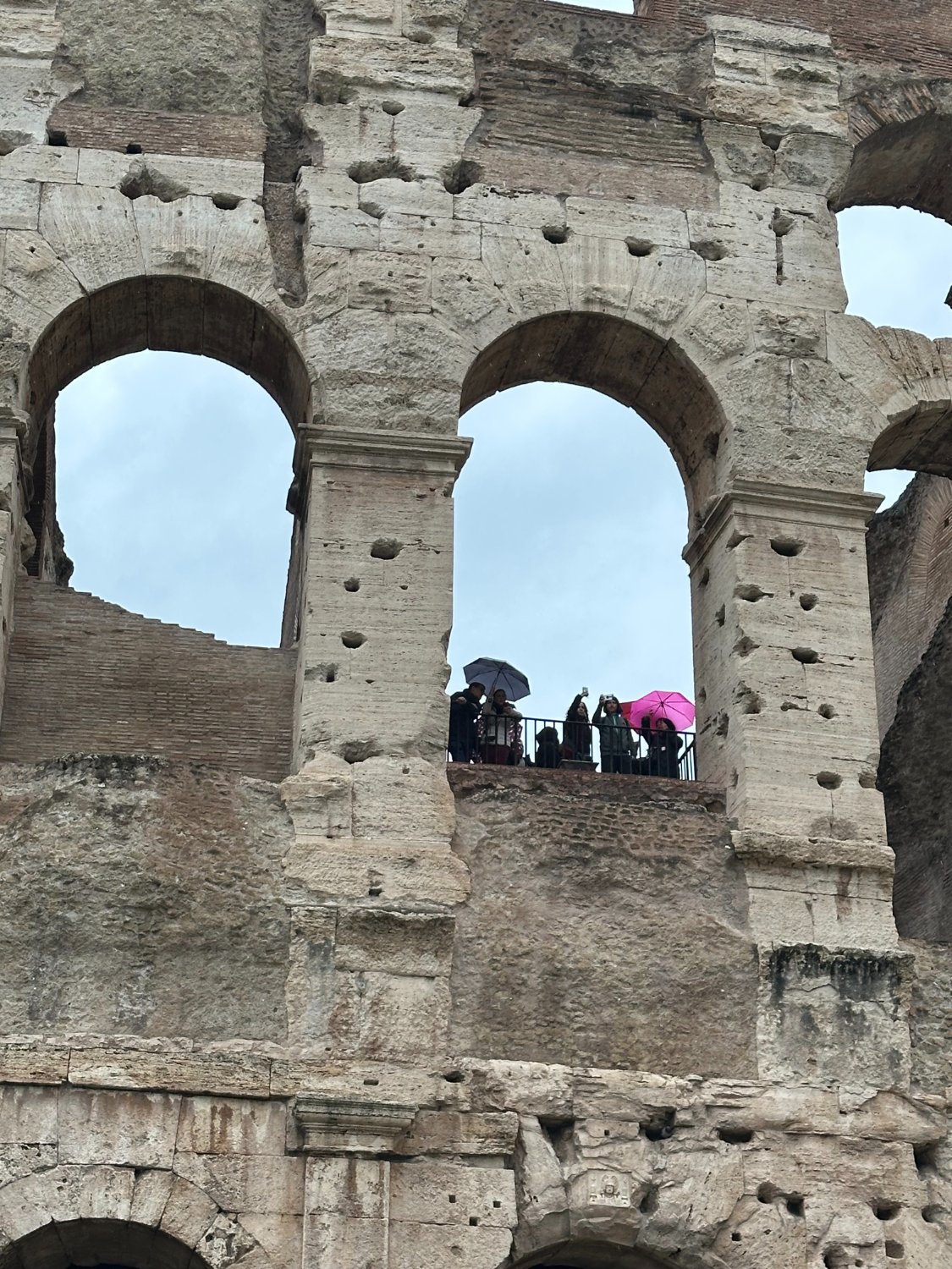 Solve Visiting the Colosseum jigsaw puzzle online with 63 pieces