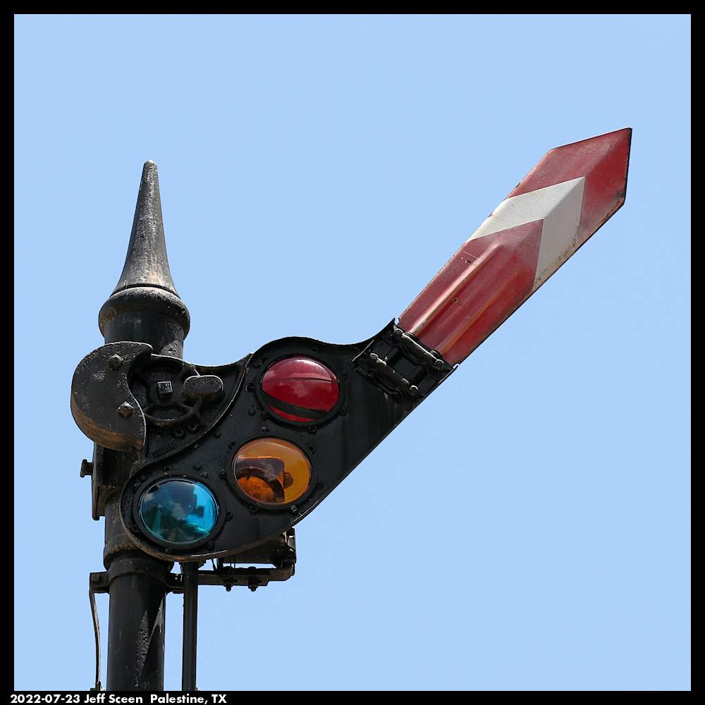 Solve Texas State Railroad Semaphore jigsaw puzzle online with 49 pieces