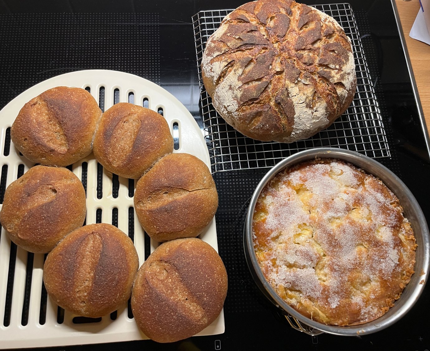 Solve Was heute so geworden ist: Brötchen, Brot, Apfelkuchen, 03.01. ...