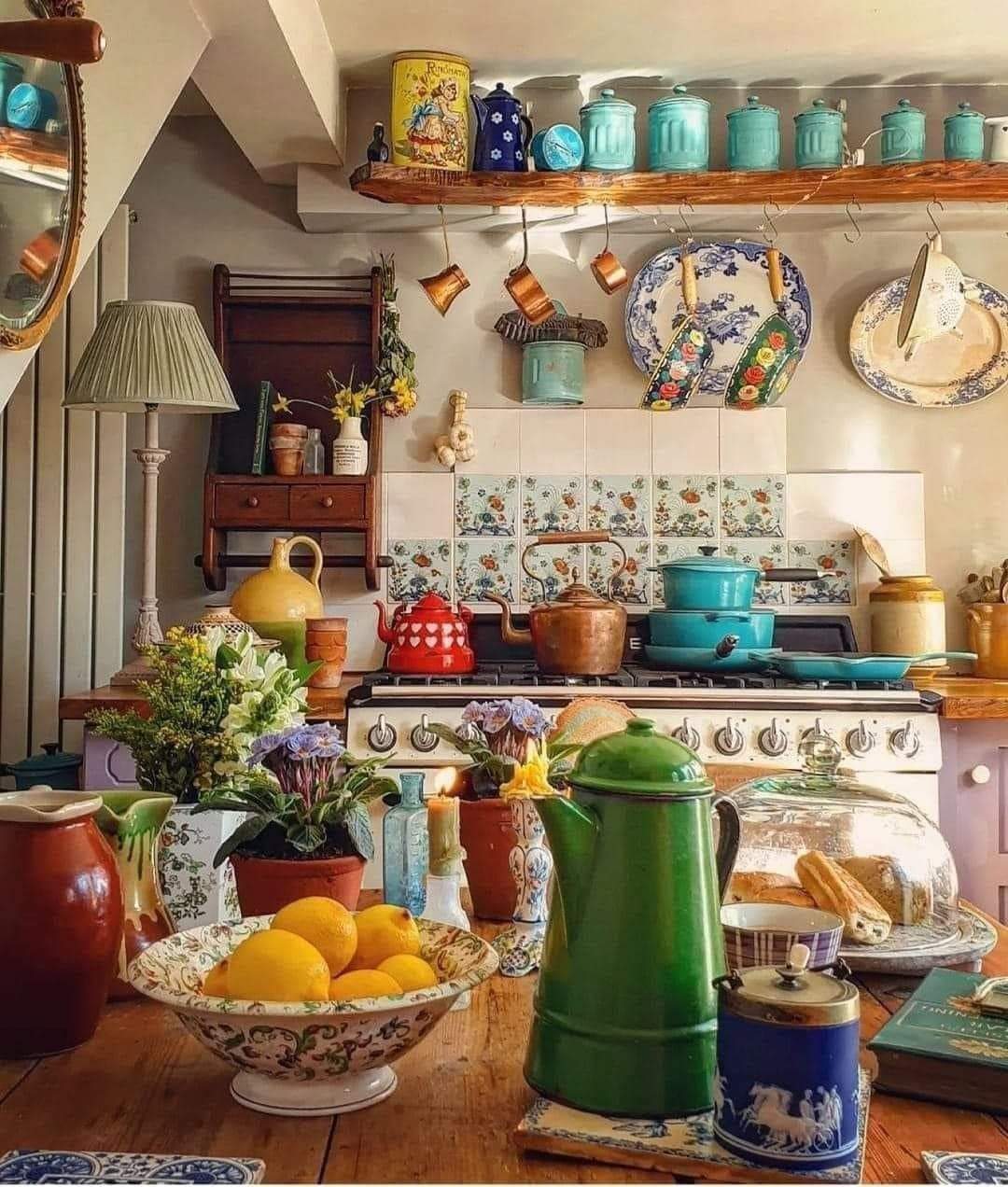 Solve cottage kitchen jigsaw puzzle online with 99 pieces
