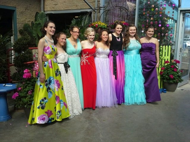 Solve Prom Night jigsaw puzzle online with 88 pieces