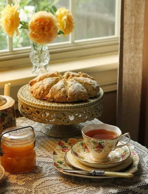 Solve Tea With Scones And Jam jigsaw puzzle online with 30 pieces