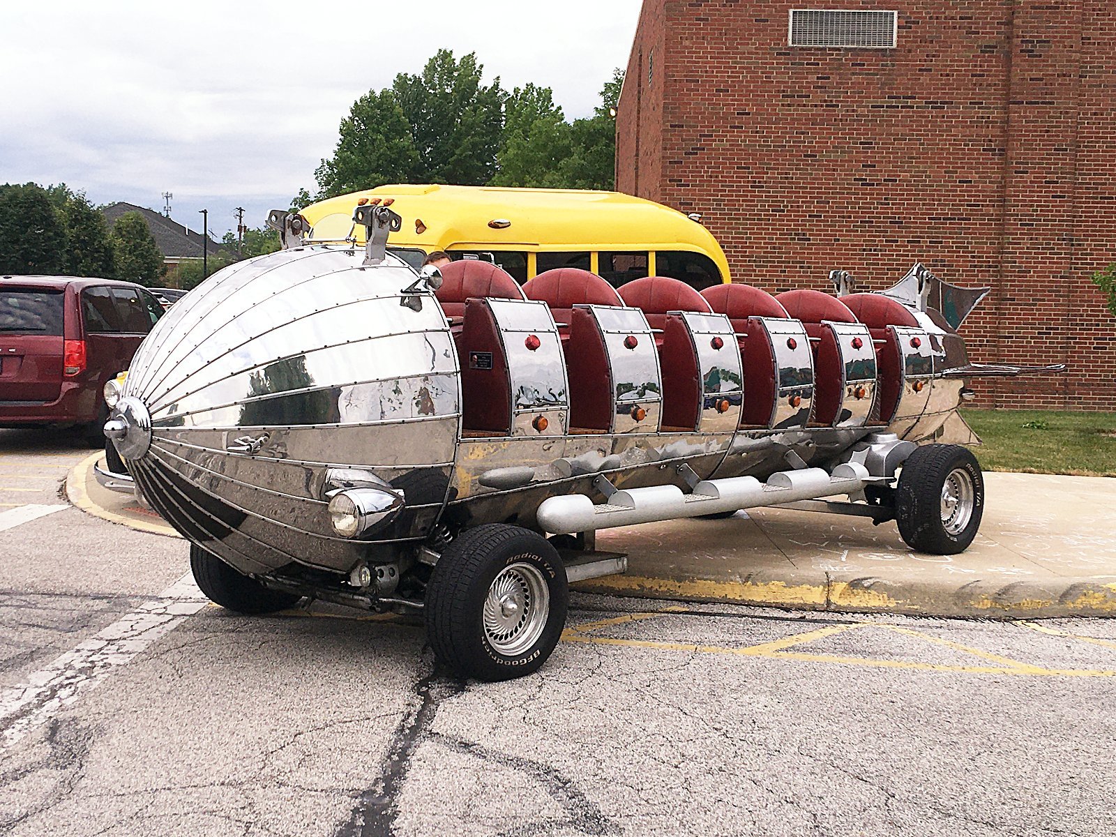 Solve Rocket Shop Vehicle jigsaw puzzle online with 63 pieces