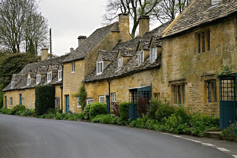 Solve Row of cottages in Snowshill, Gloucestershire, UK jigsaw puzzle ...
