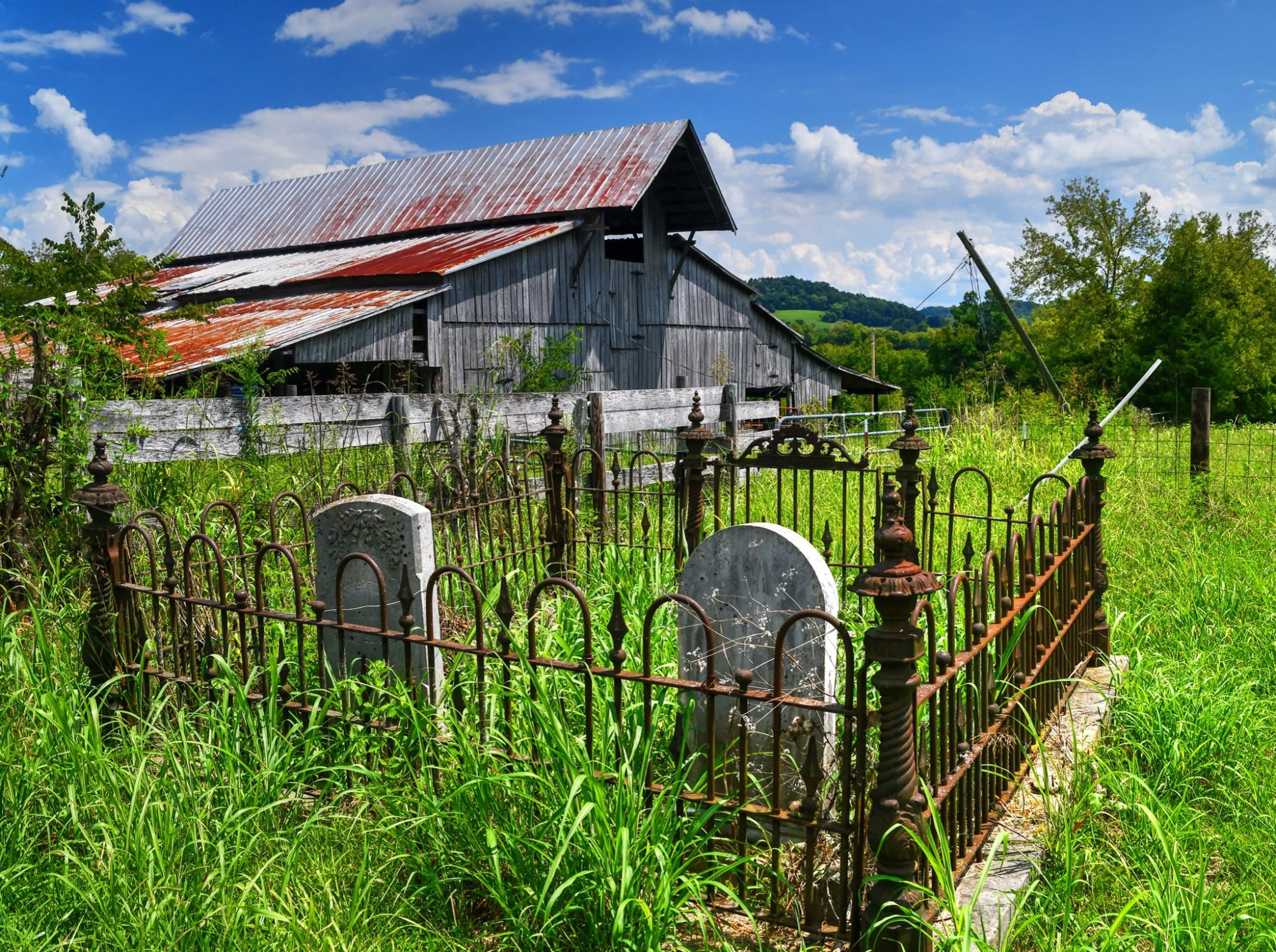 Solve Barn on the Old Family Farm jigsaw puzzle online with 130 pieces