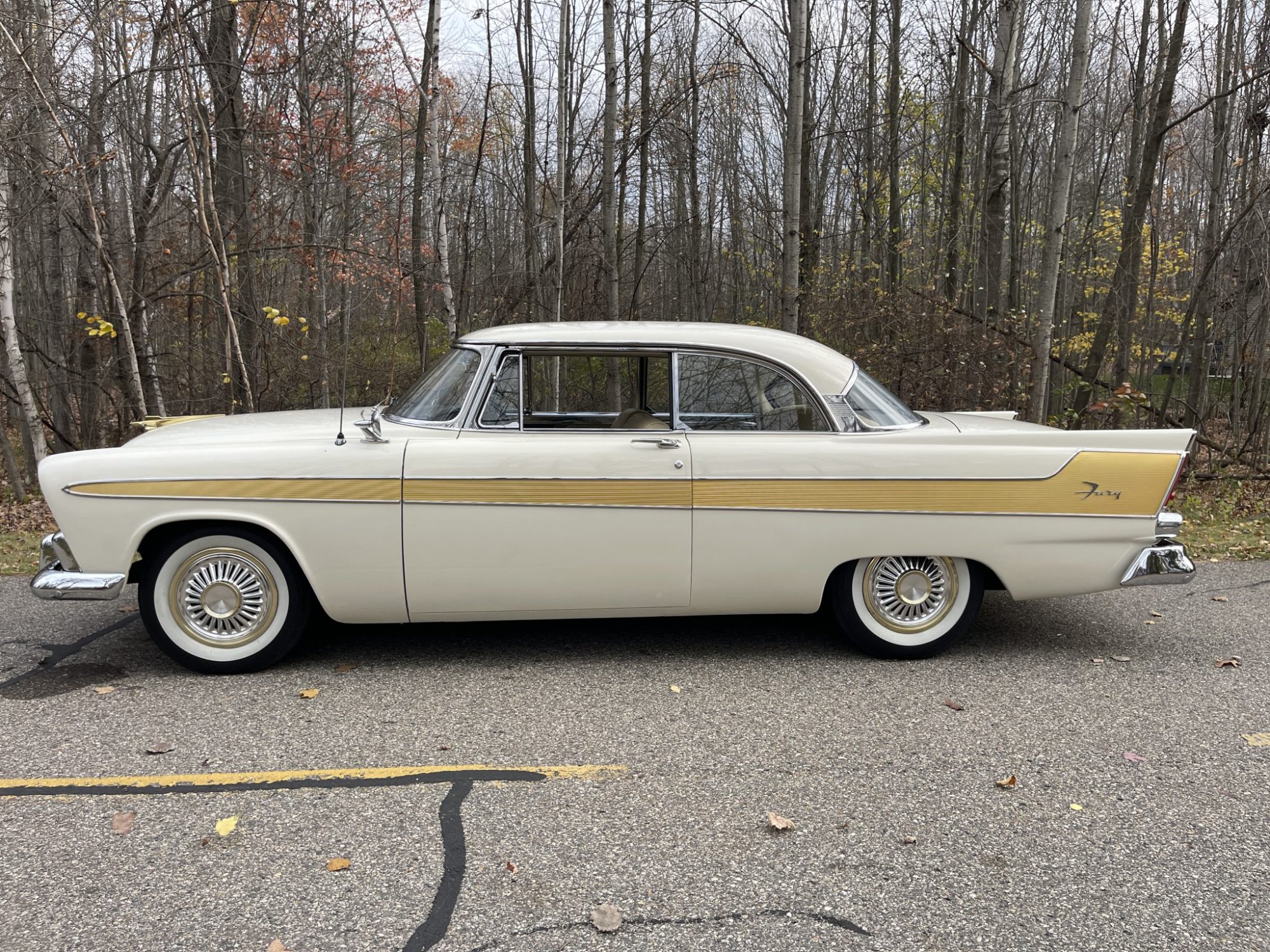 Solve 56 Plymouth Fury... Bandit... jigsaw puzzle online with 99 pieces