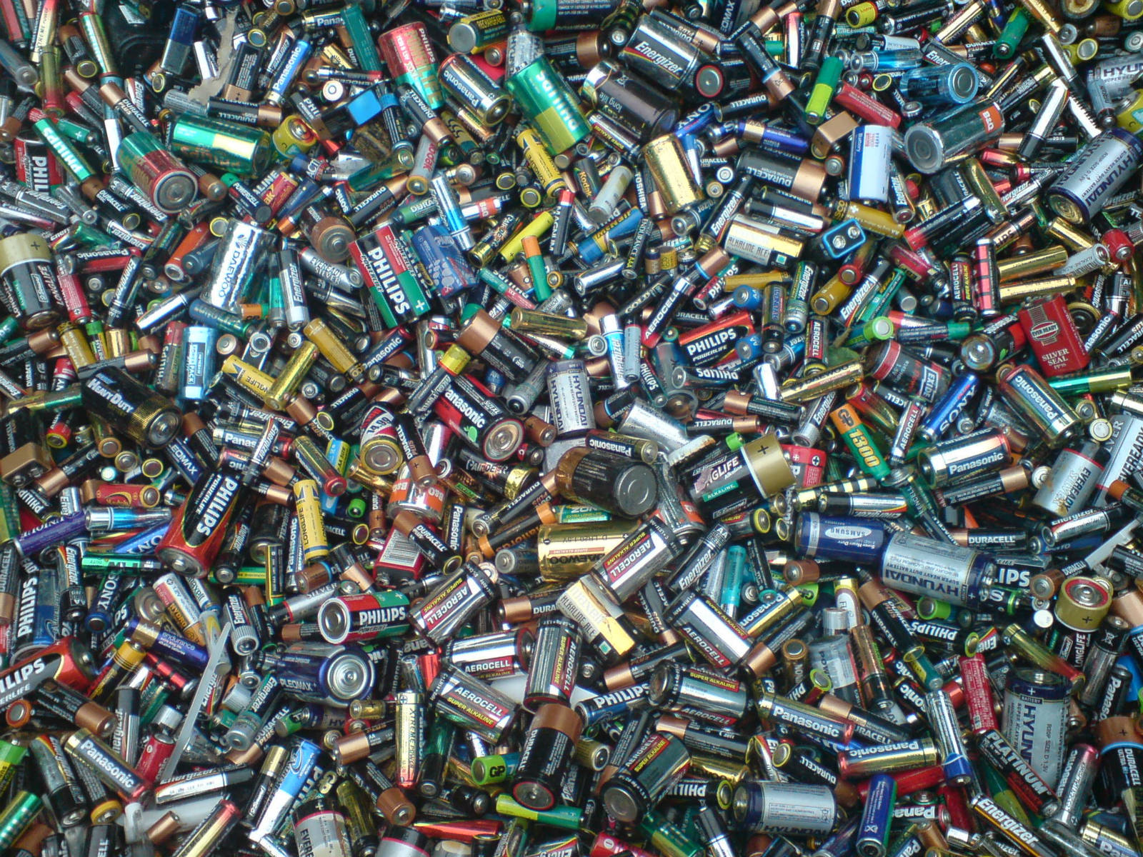 Solve Batteries jigsaw puzzle online with 540 pieces