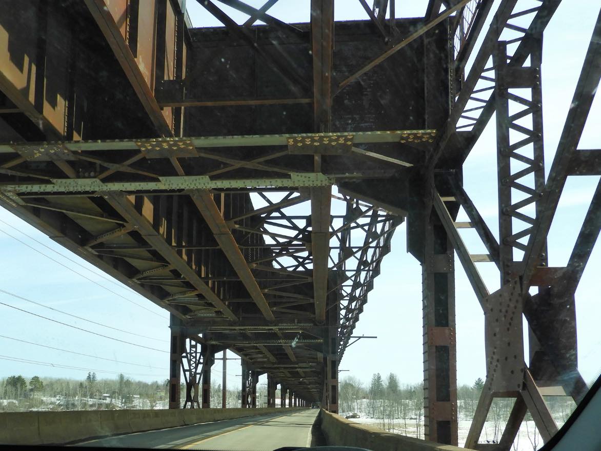 Solve The Oliver Bridge jigsaw puzzle online with 20 pieces