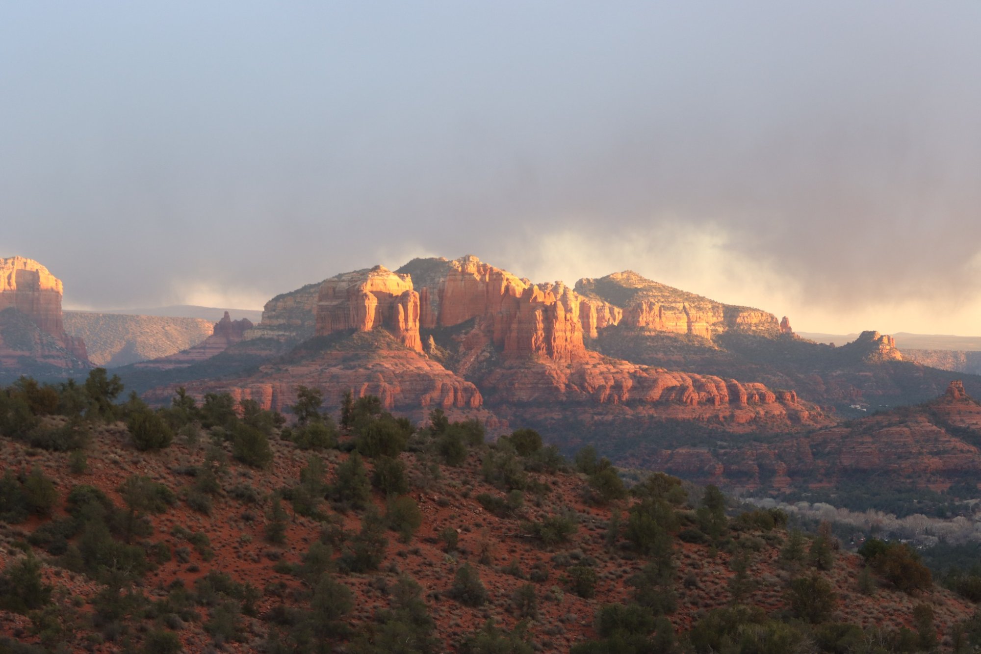 Solve Red rocks jigsaw puzzle online with 600 pieces