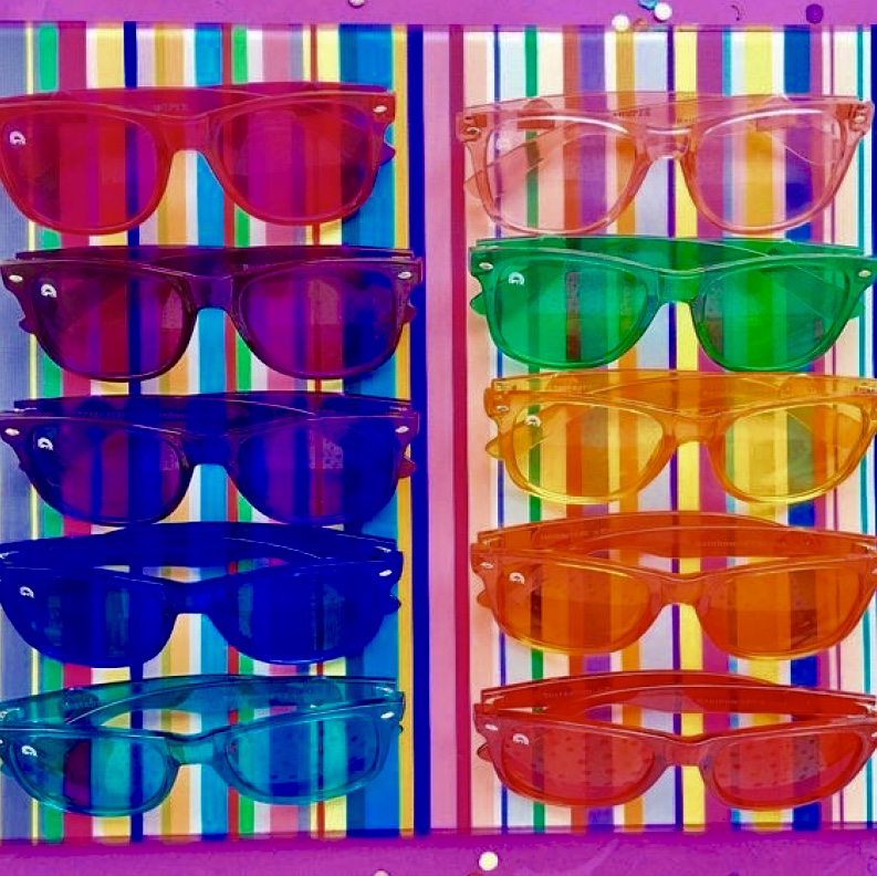 Solve Colorful shades jigsaw puzzle online with 64 pieces