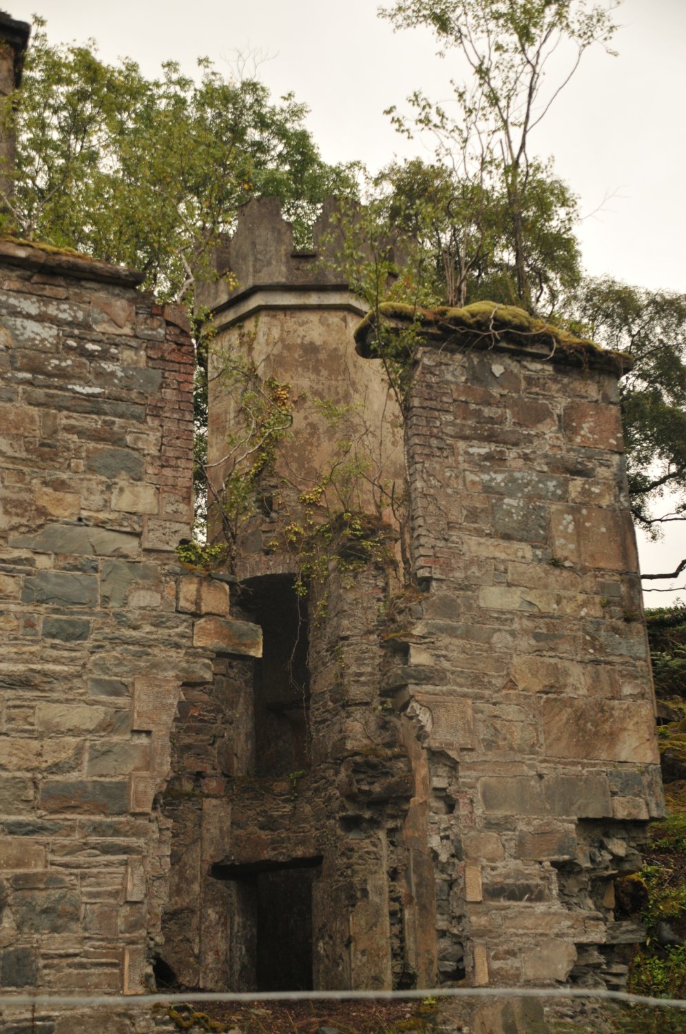 Solve Old castle near Kenmare, Ireland 2010 jigsaw puzzle online with ...