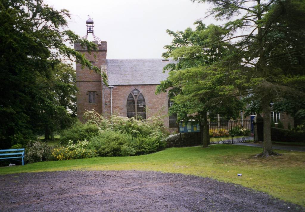 Solve Edzell Church jigsaw puzzle online with 88 pieces
