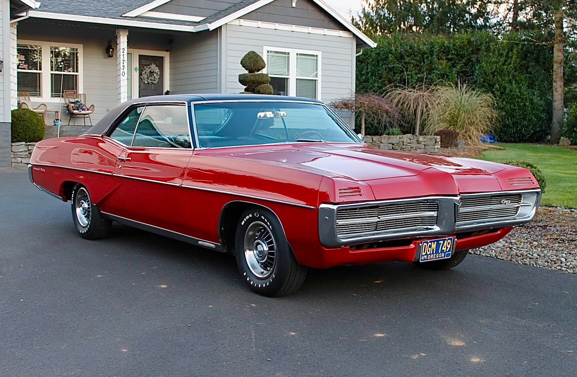 Solve 1967 Pontiac Grand Prix jigsaw puzzle online with 77 pieces