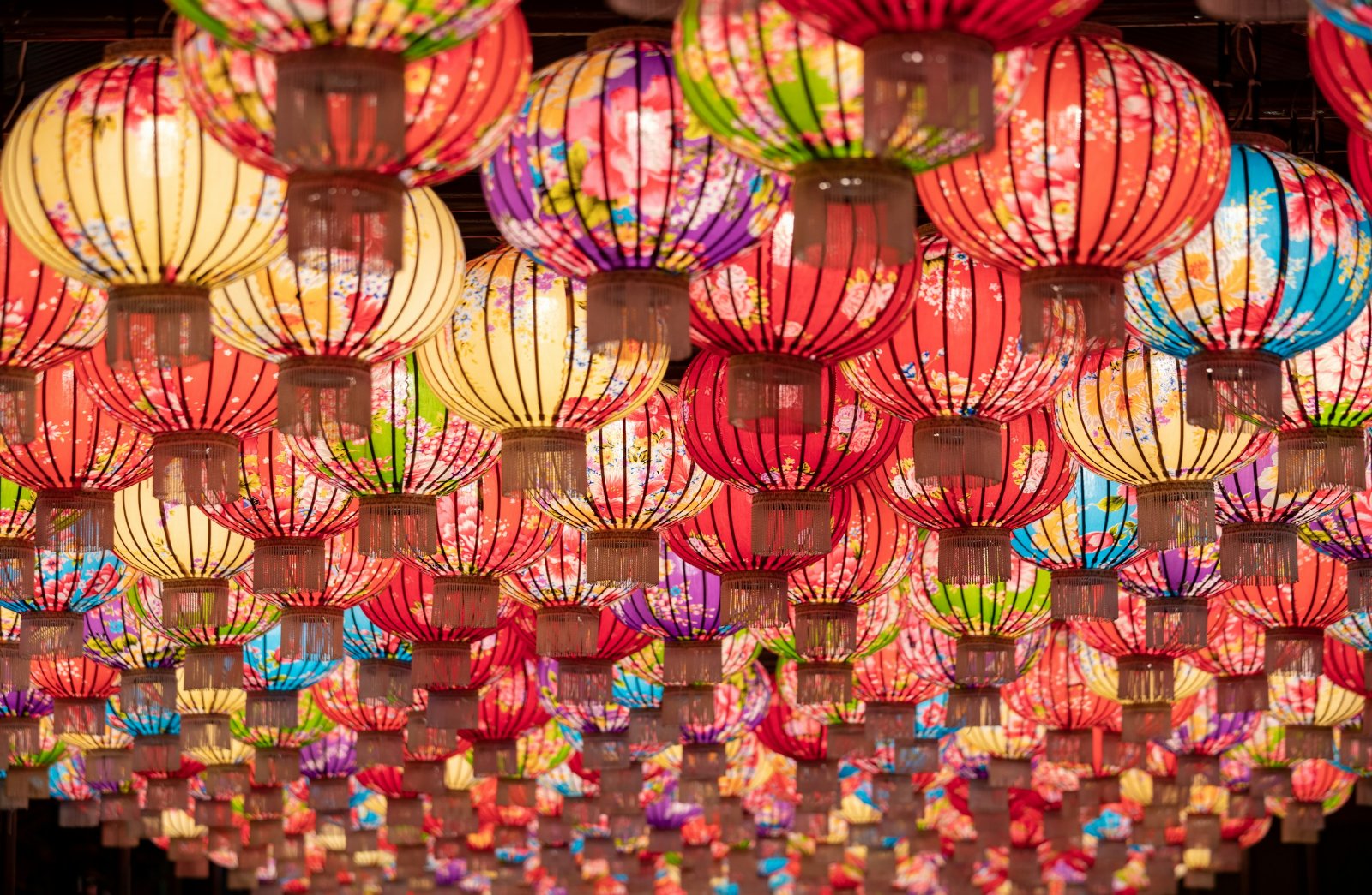 Solve Lanterns jigsaw puzzle online with 40 pieces