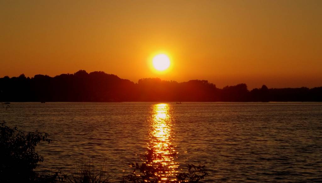 Solve Michigan Heat Wave jigsaw puzzle online with 45 pieces