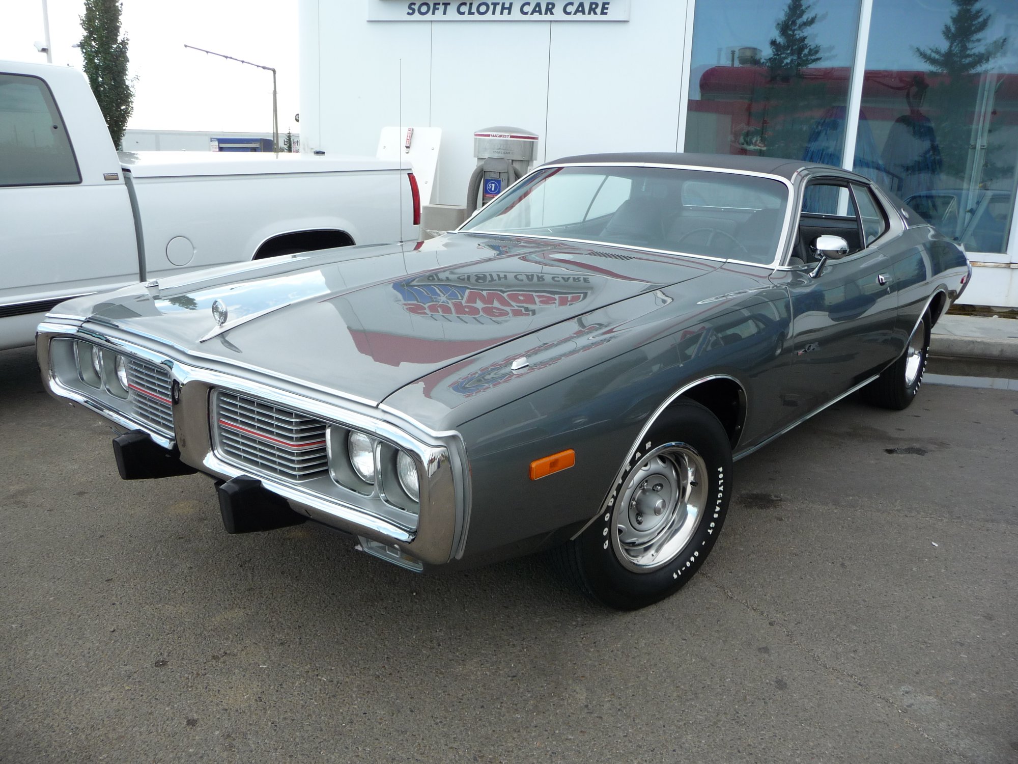 Solve Dodge Charger jigsaw puzzle online with 221 pieces