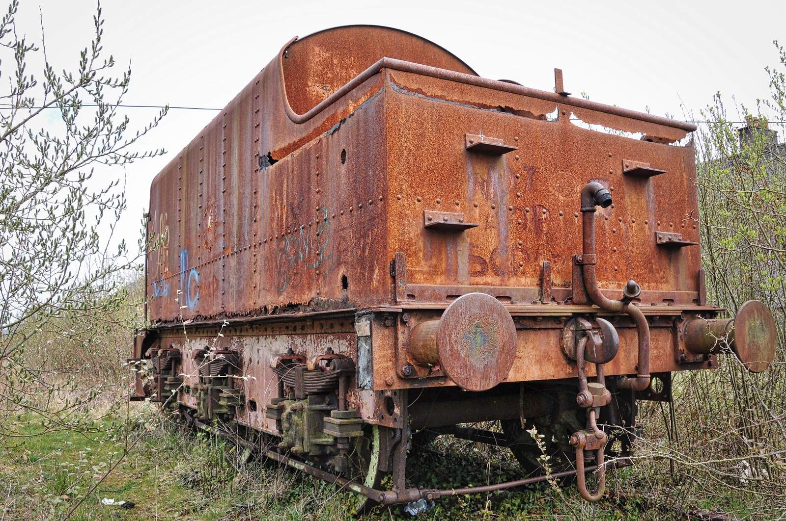 Solve great northern steam loco tender built 1948 lies abandoned in ...