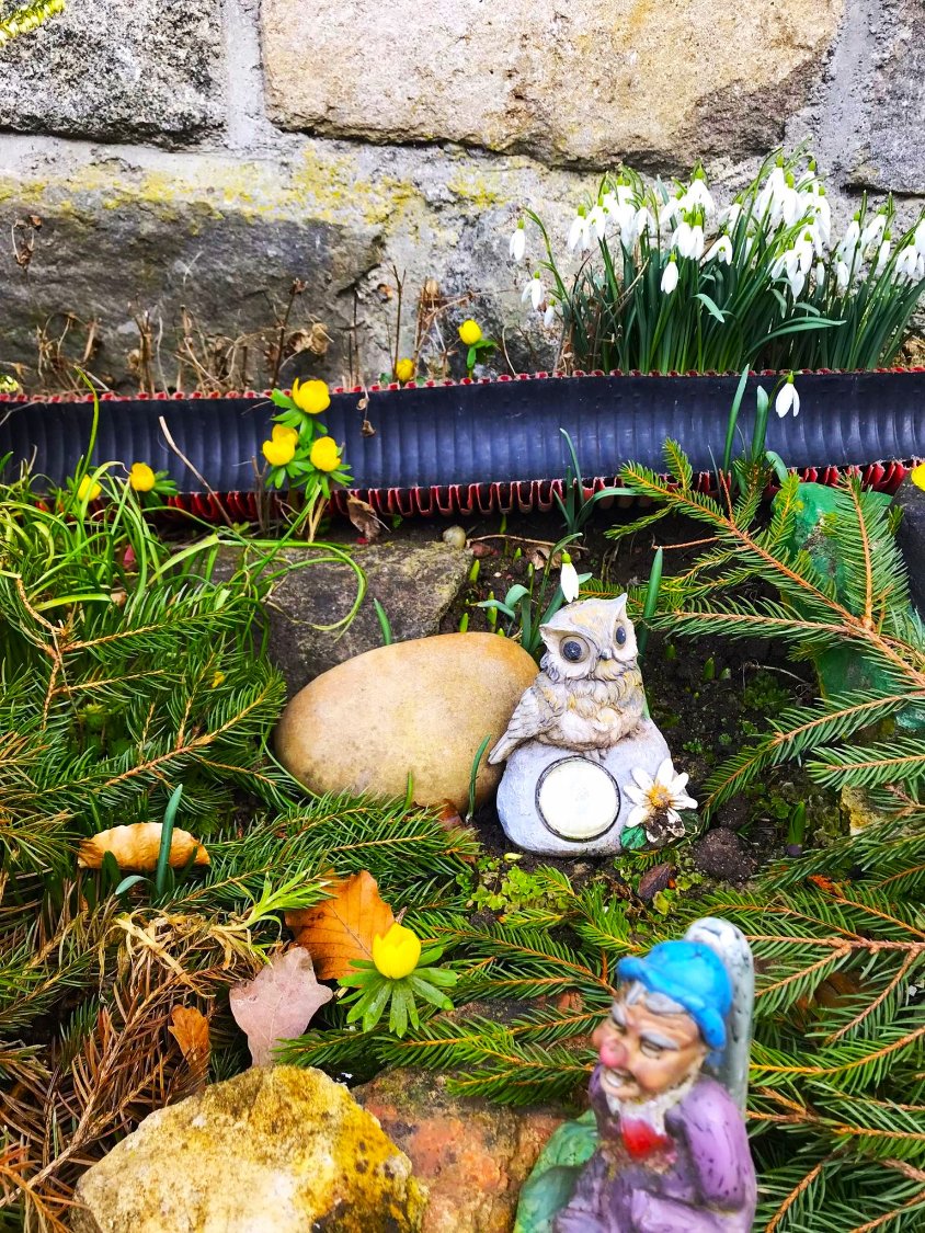 Solve Jaro - Spring jigsaw puzzle online with 12 pieces