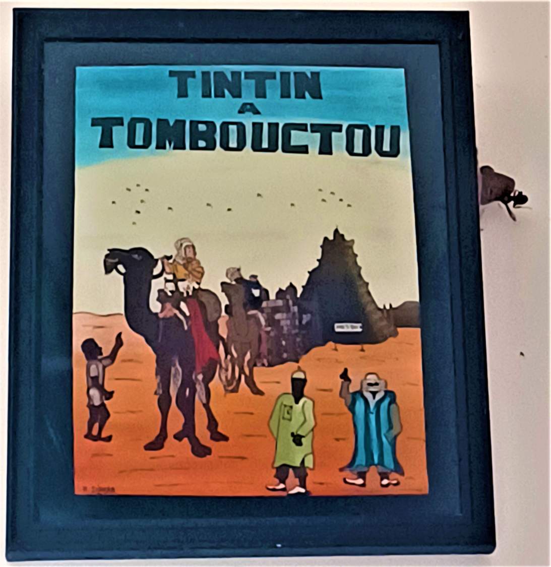 Solve Tokay Gecko with a giant paper wasp in his mouth. . . peaking out ...