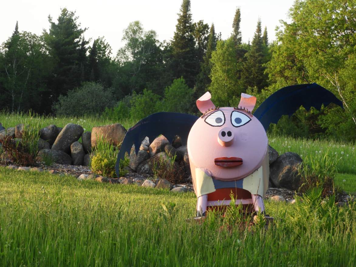 Solve A seasonal look at the flying pig! jigsaw puzzle online with 20 ...