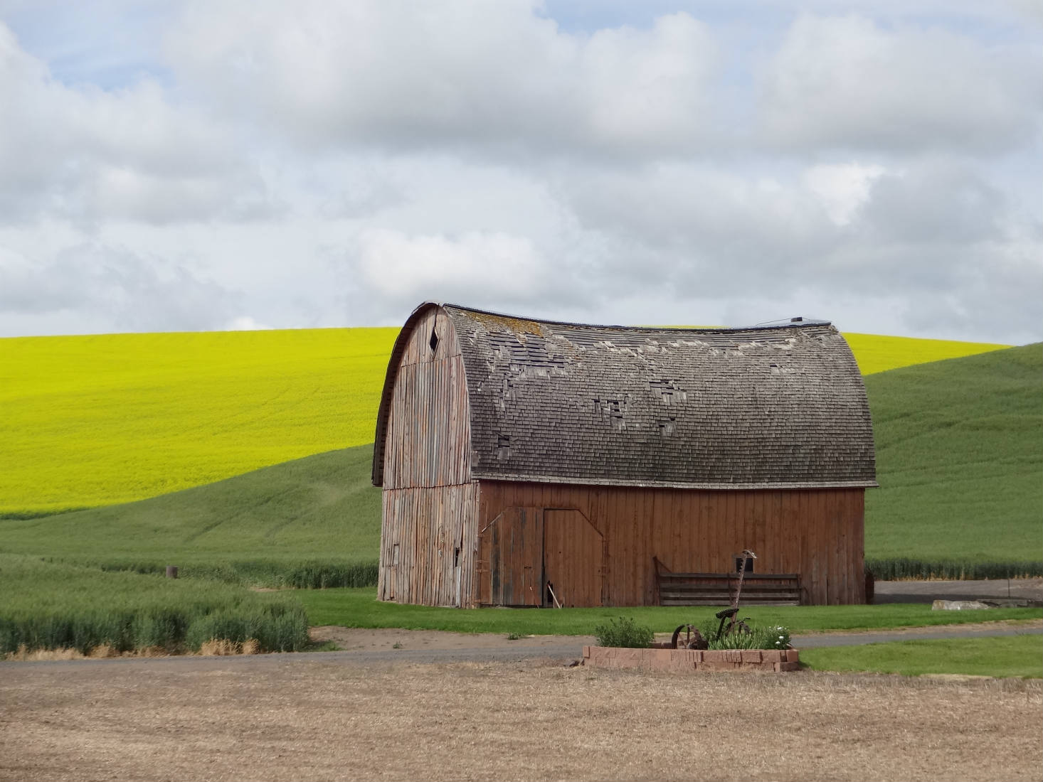 Solve Sagging a bit, but still standing jigsaw puzzle online with 165 ...