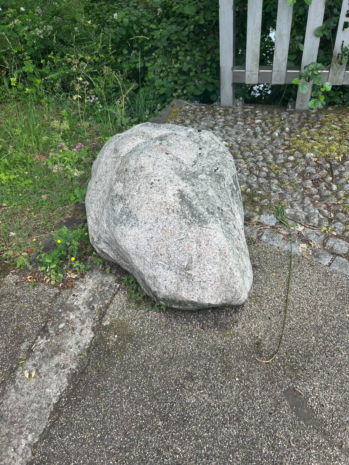 Solve Stone jigsaw puzzle online with 48 pieces