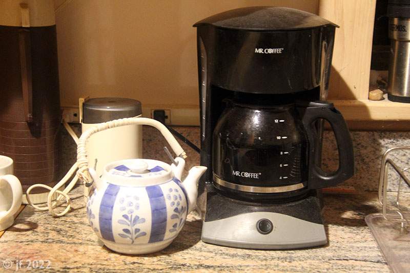 Solve Hmmm Coffee or Tea jigsaw puzzle online with 35 pieces