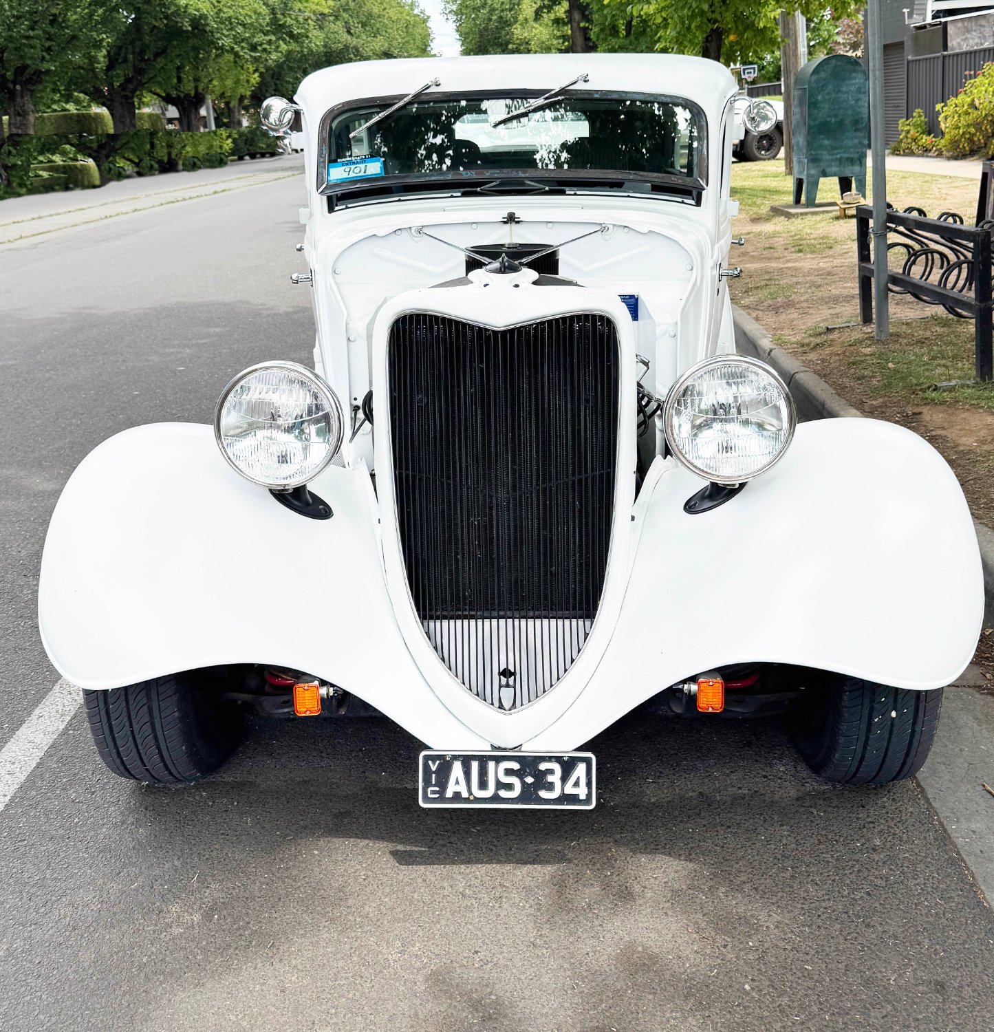 Solve 1930's Ford Hot Rod jigsaw puzzle online with 100 pieces