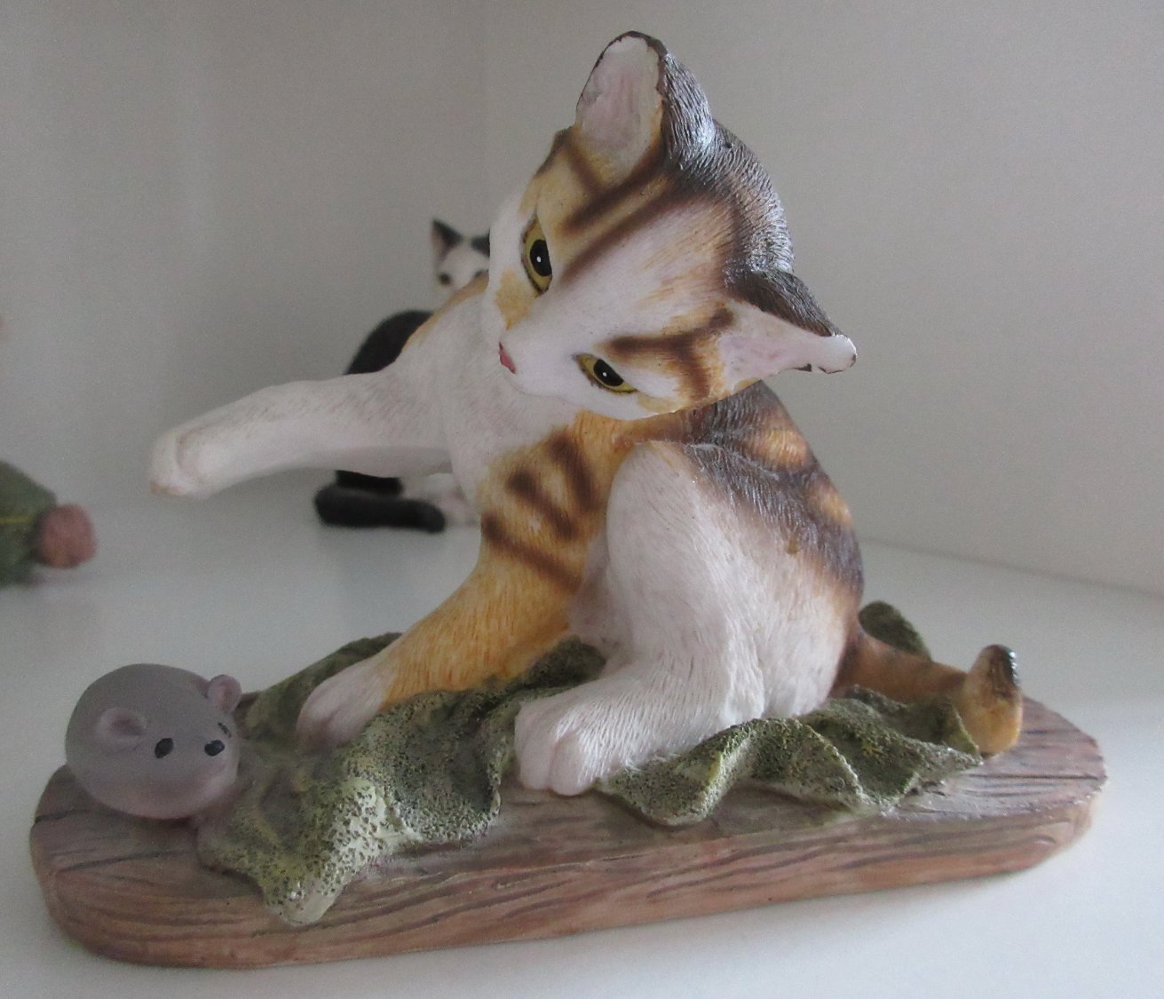 Solve Kitty figurine "Josje" jigsaw puzzle online with 30 pieces