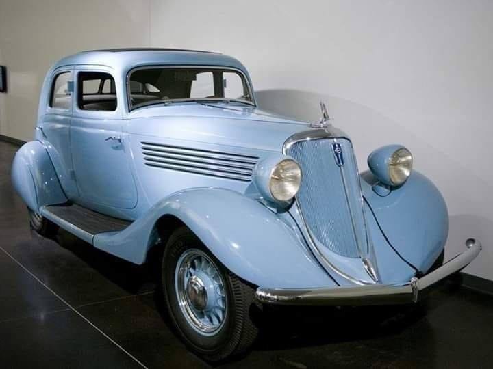 Solve 1934 Studebaker Commander jigsaw puzzle online with 108 pieces