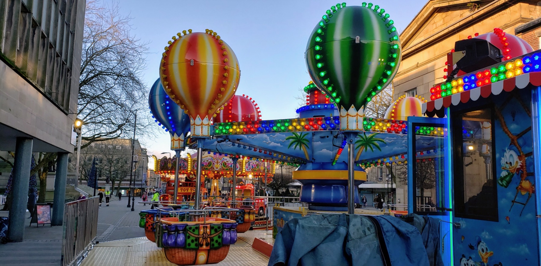 Jigsaw Puzzle | 36 pieces | Fairground Rides | Jigidi