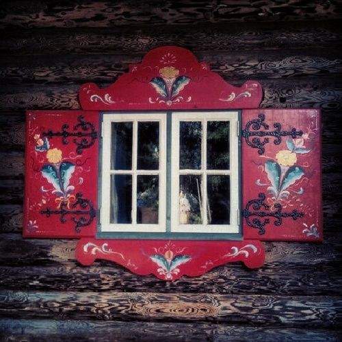 Solve BEAUTIFUL WINDOW jigsaw puzzle online with 64 pieces