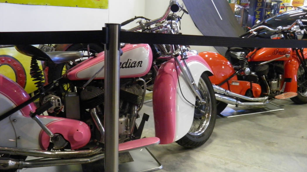 Solve Two Indian Motorcycles jigsaw puzzle online with 18 pieces