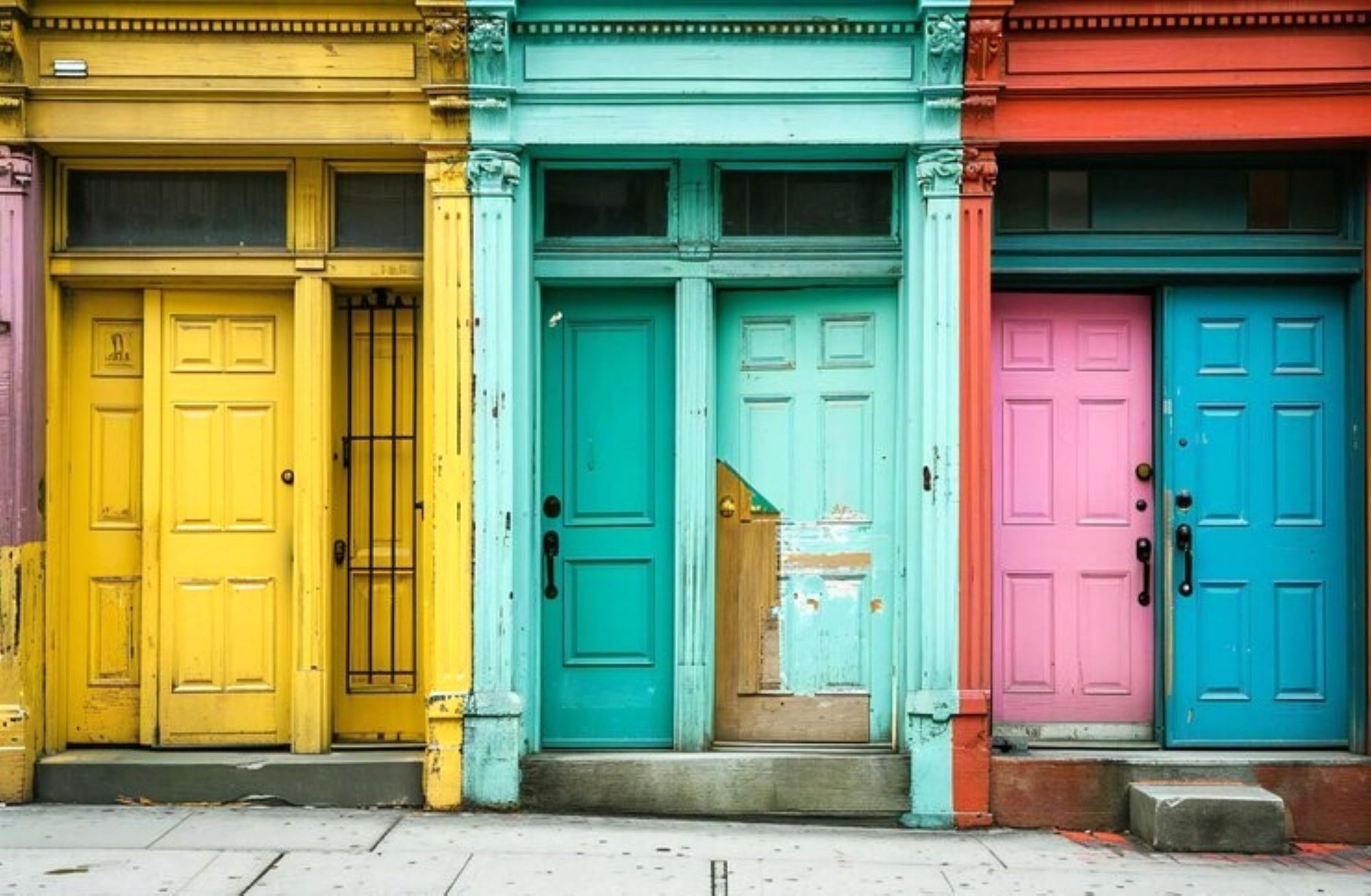 Solve Doors jigsaw puzzle online with 198 pieces
