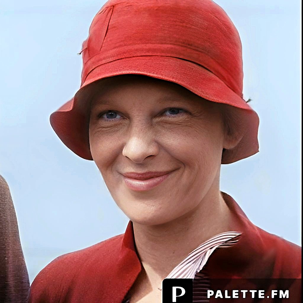 Solve Amelia Earhart jigsaw puzzle online with 9 pieces