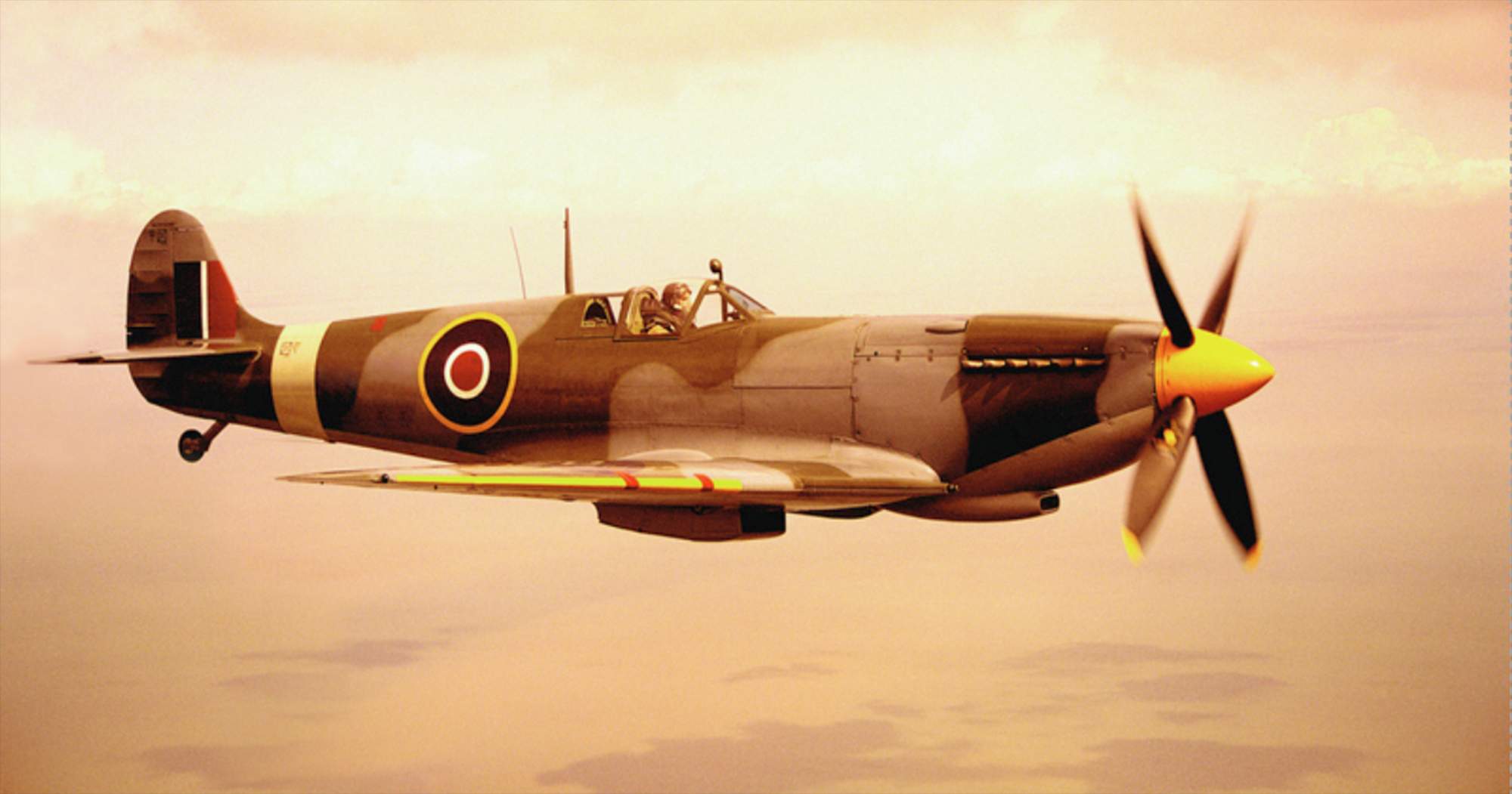 Solve Spitfire jigsaw puzzle online with 276 pieces