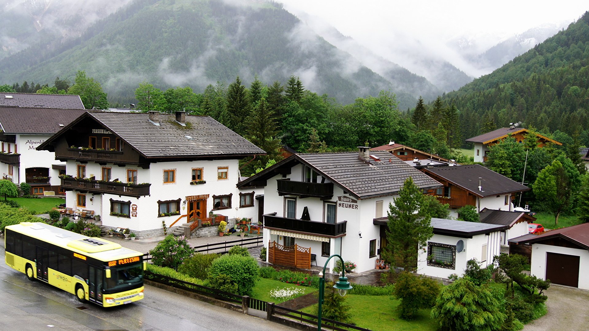 Solve Austria jigsaw puzzle online with 180 pieces