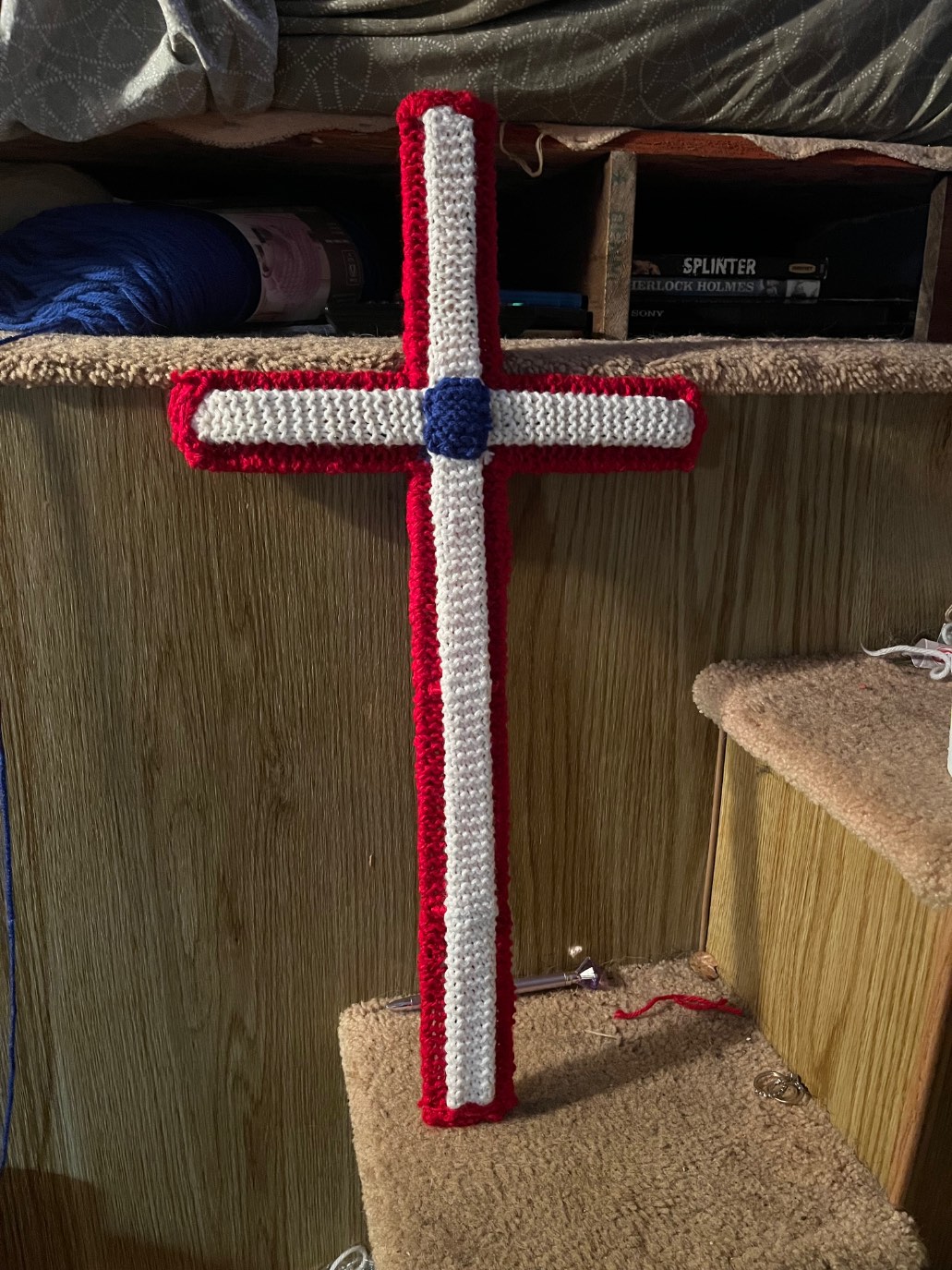 Solve Knitted Cross jigsaw puzzle online with 99 pieces