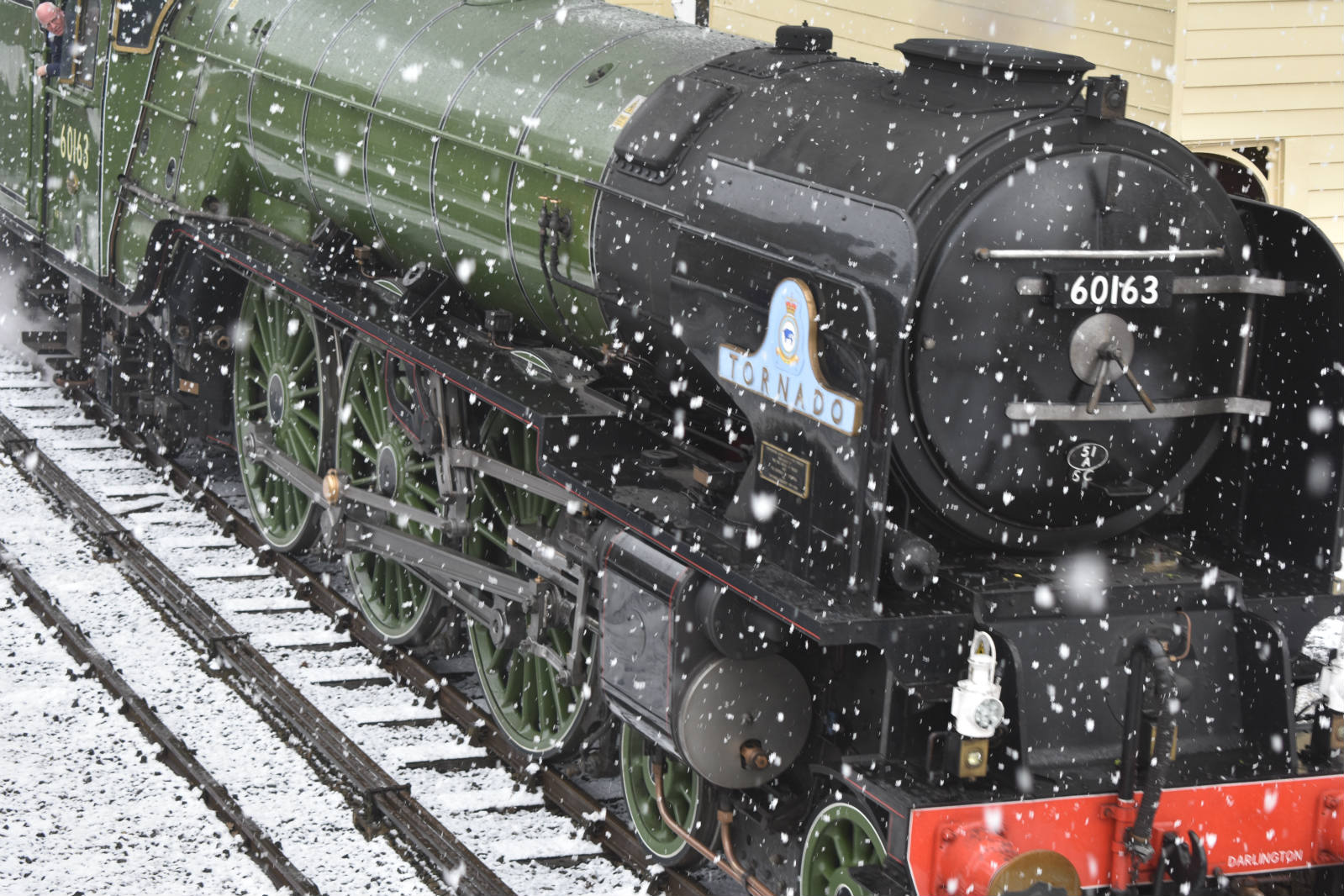 Solve Tornado Steam Tream jigsaw puzzle online with 442 pieces