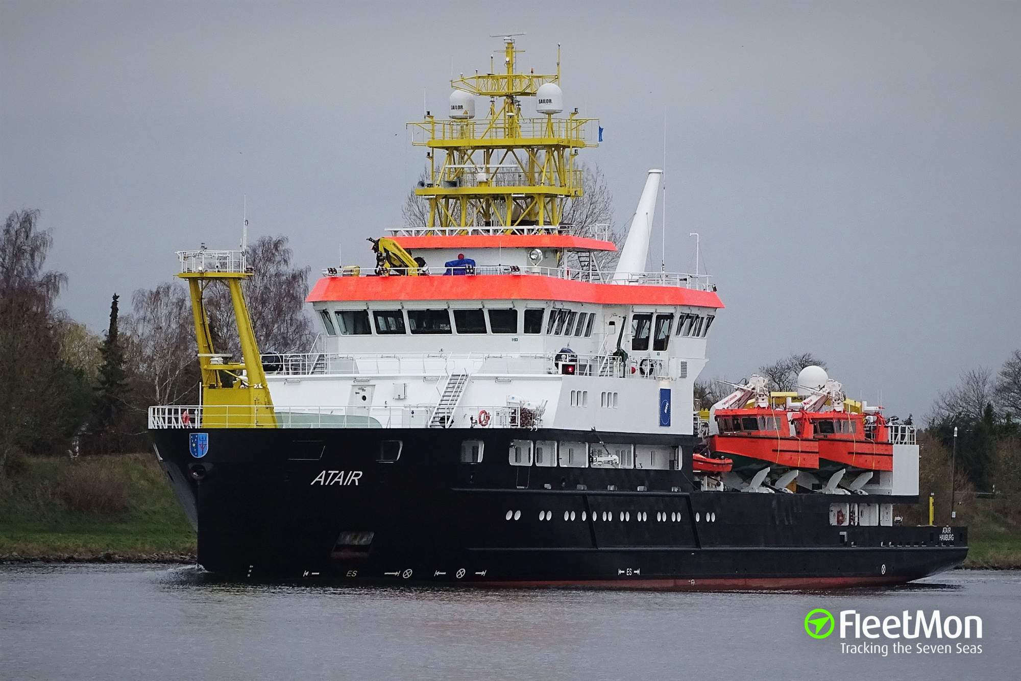 Solve schip jigsaw puzzle online with 600 pieces