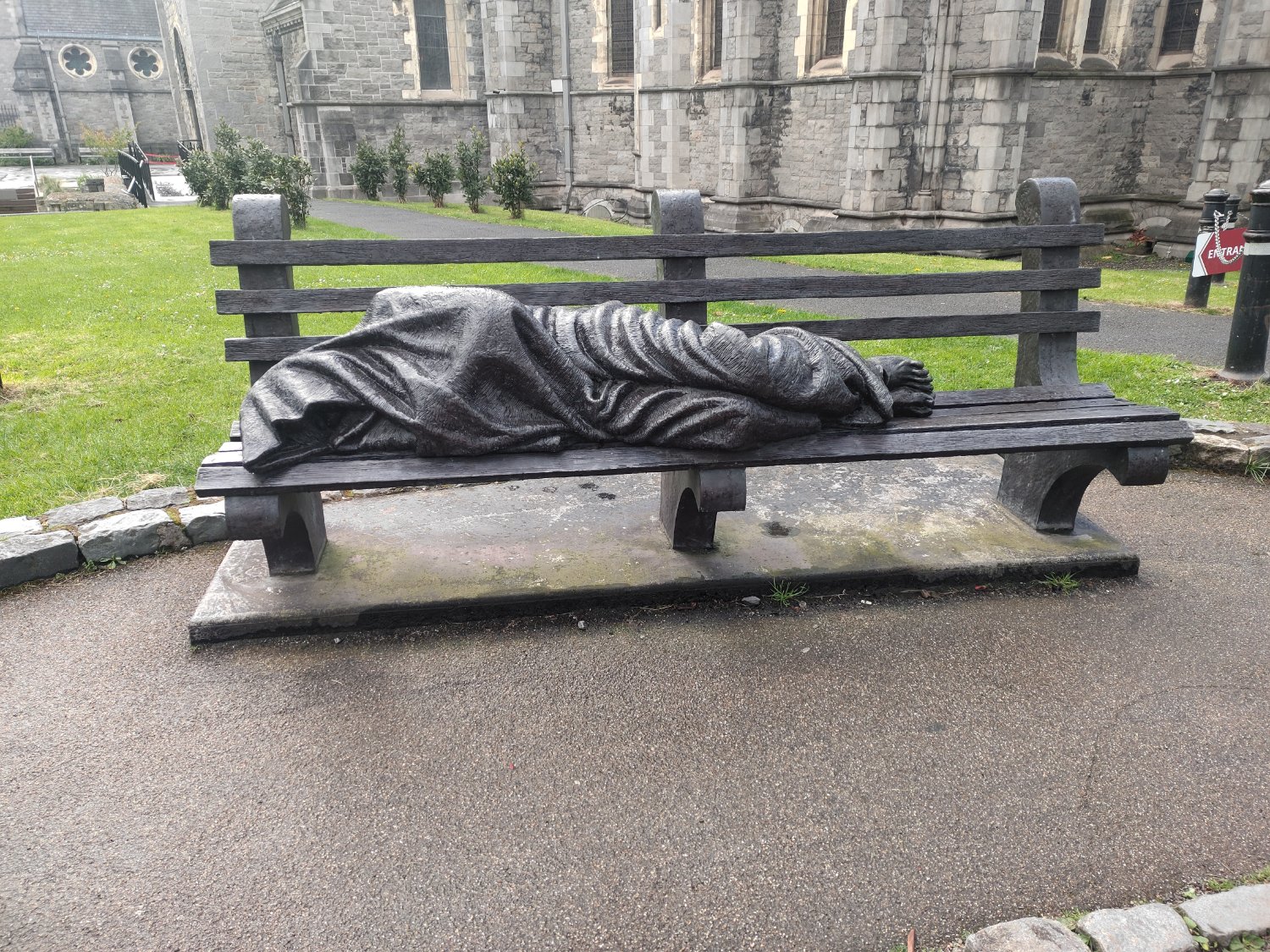 Solve Dublin - Monk jigsaw puzzle online with 20 pieces