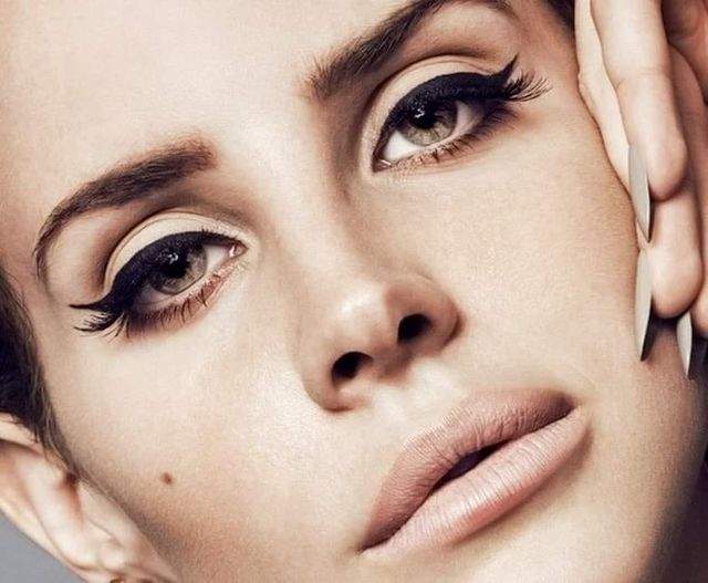 Solve Lana_Del_Rey_Face jigsaw puzzle online with 80 pieces